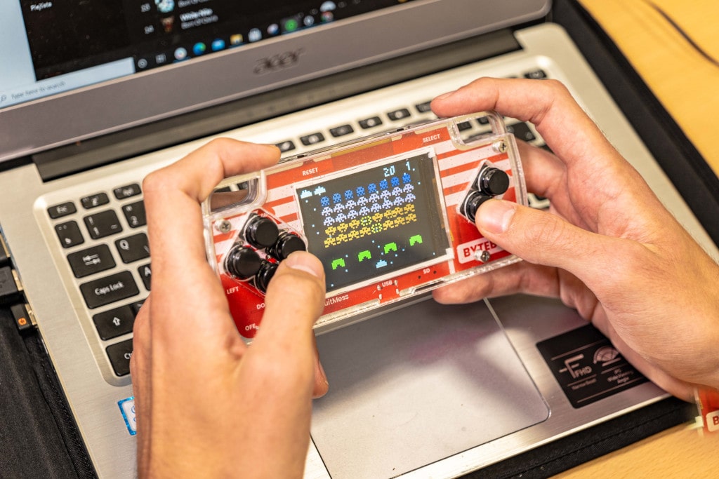 Circuitmess ByteBoi - Spielekonsole — FlyingMachines.de